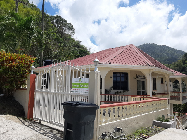 Dominica houses